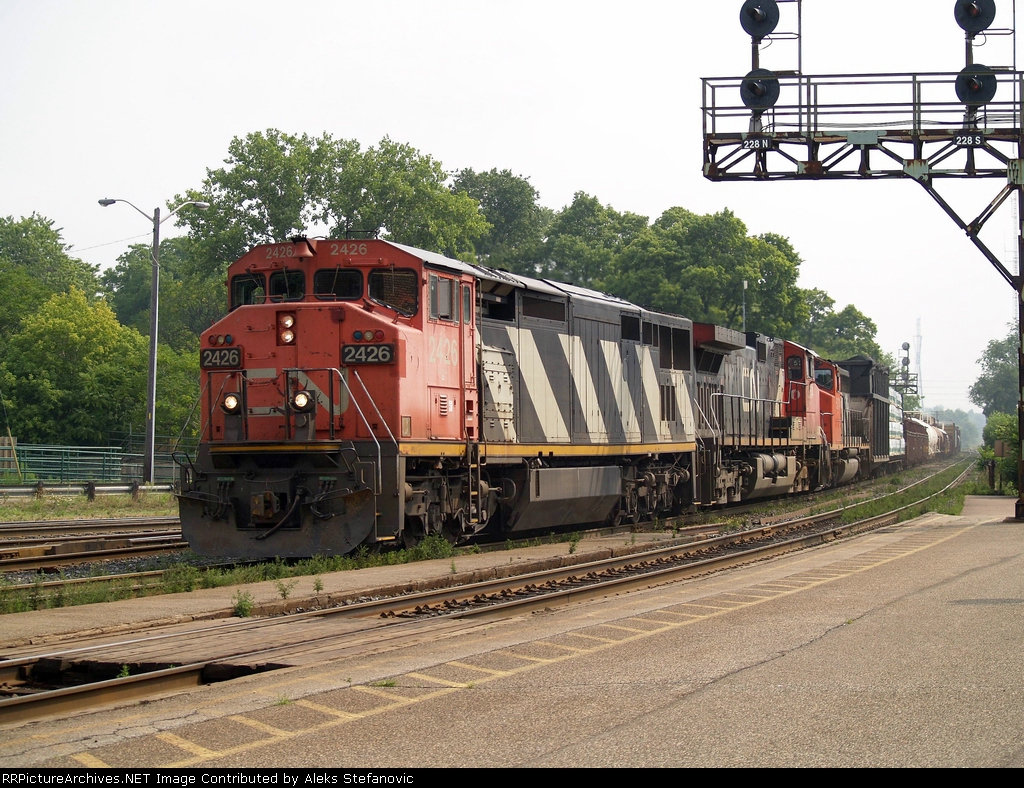 CN 385 passing the east end of the yard